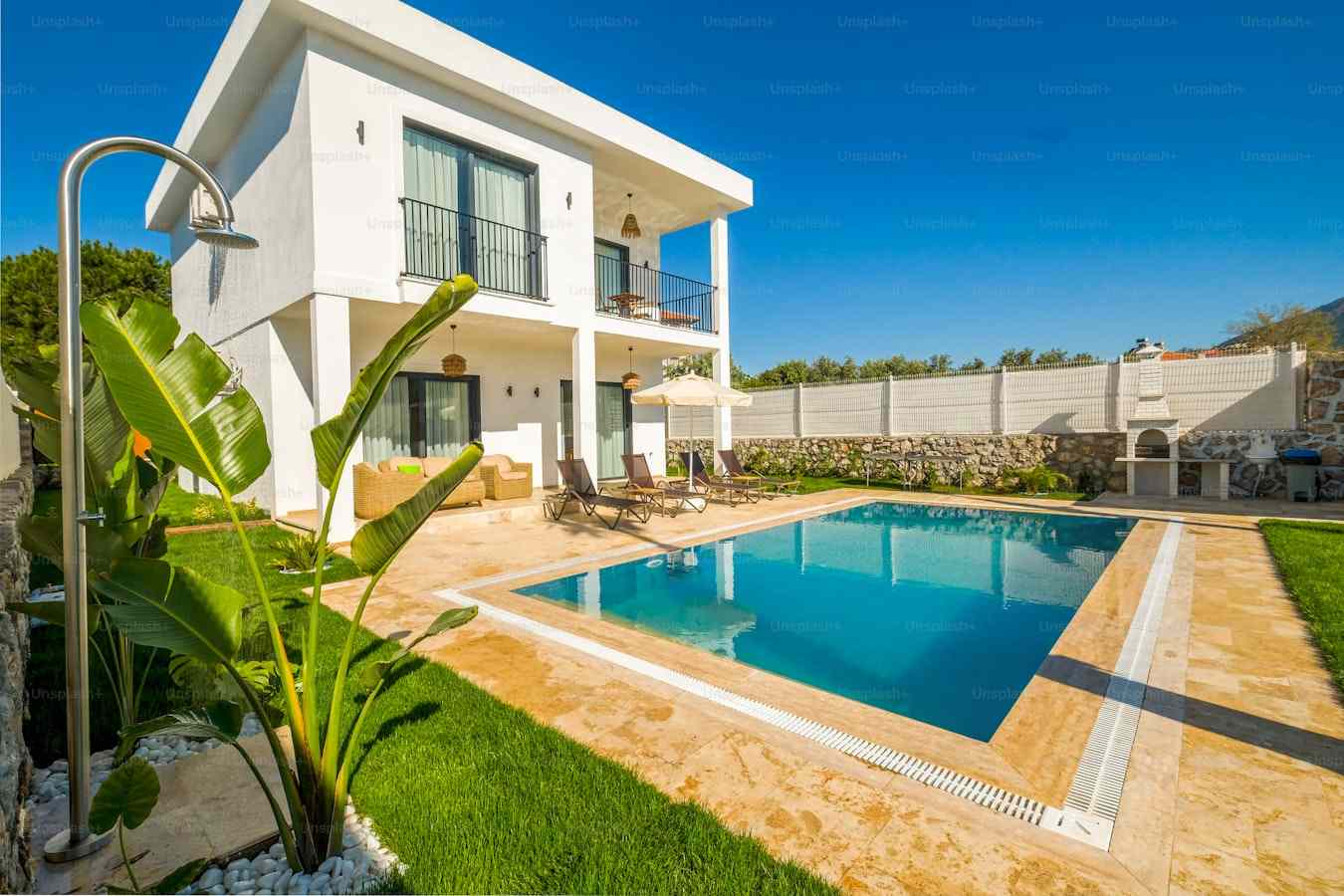 15 Best Villa Rentals for Group Trips of 10 to 20 People (With Pools ...